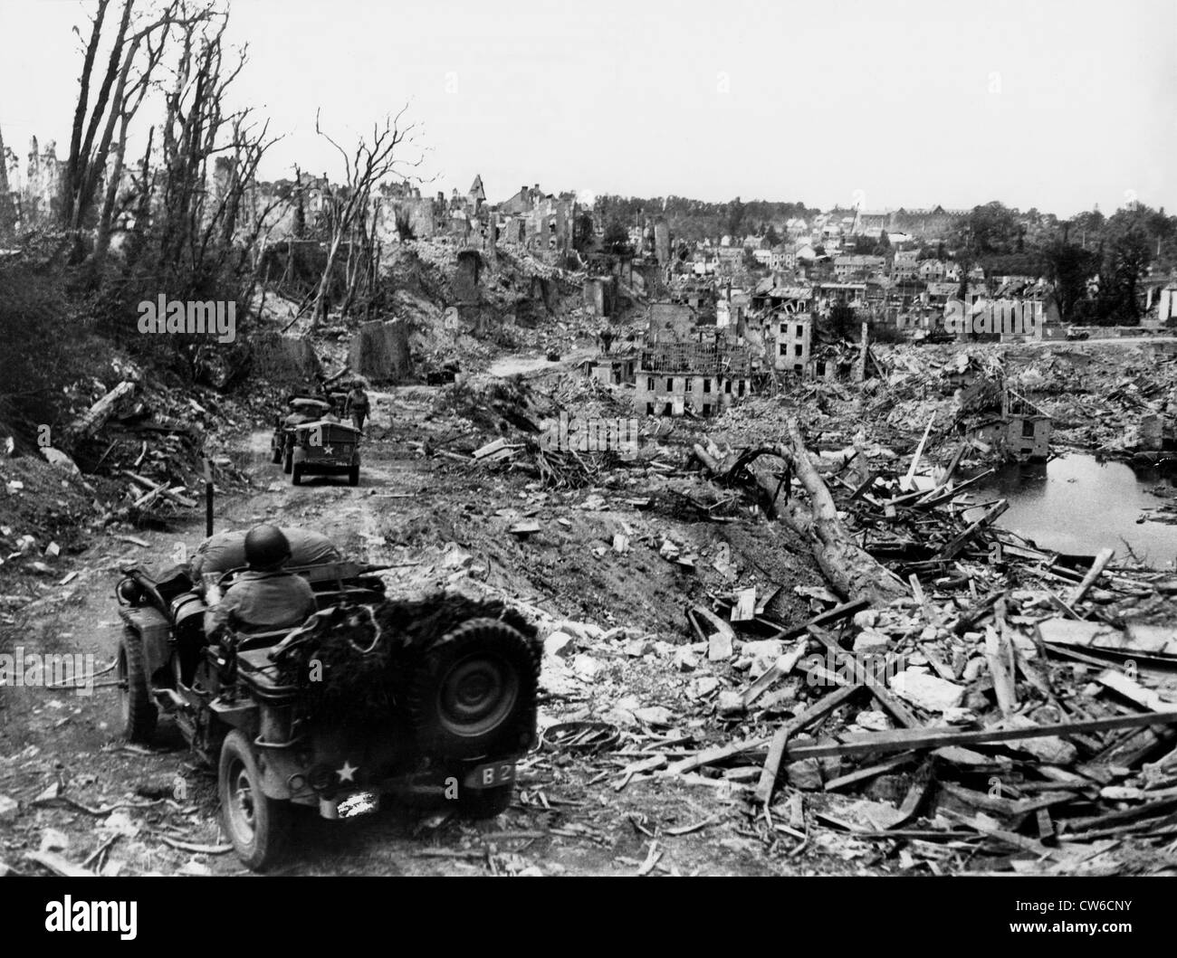 U.S. troops move through St-Lo,July 20, 1944 Stock Photo - Alamy