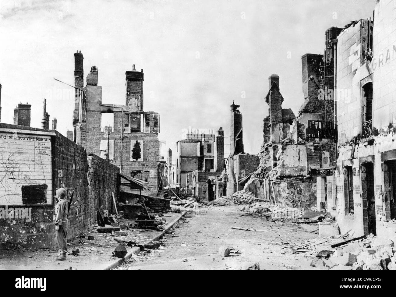 U.S. soldier examines war map in Mortain, August 1944 Stock Photo - Alamy