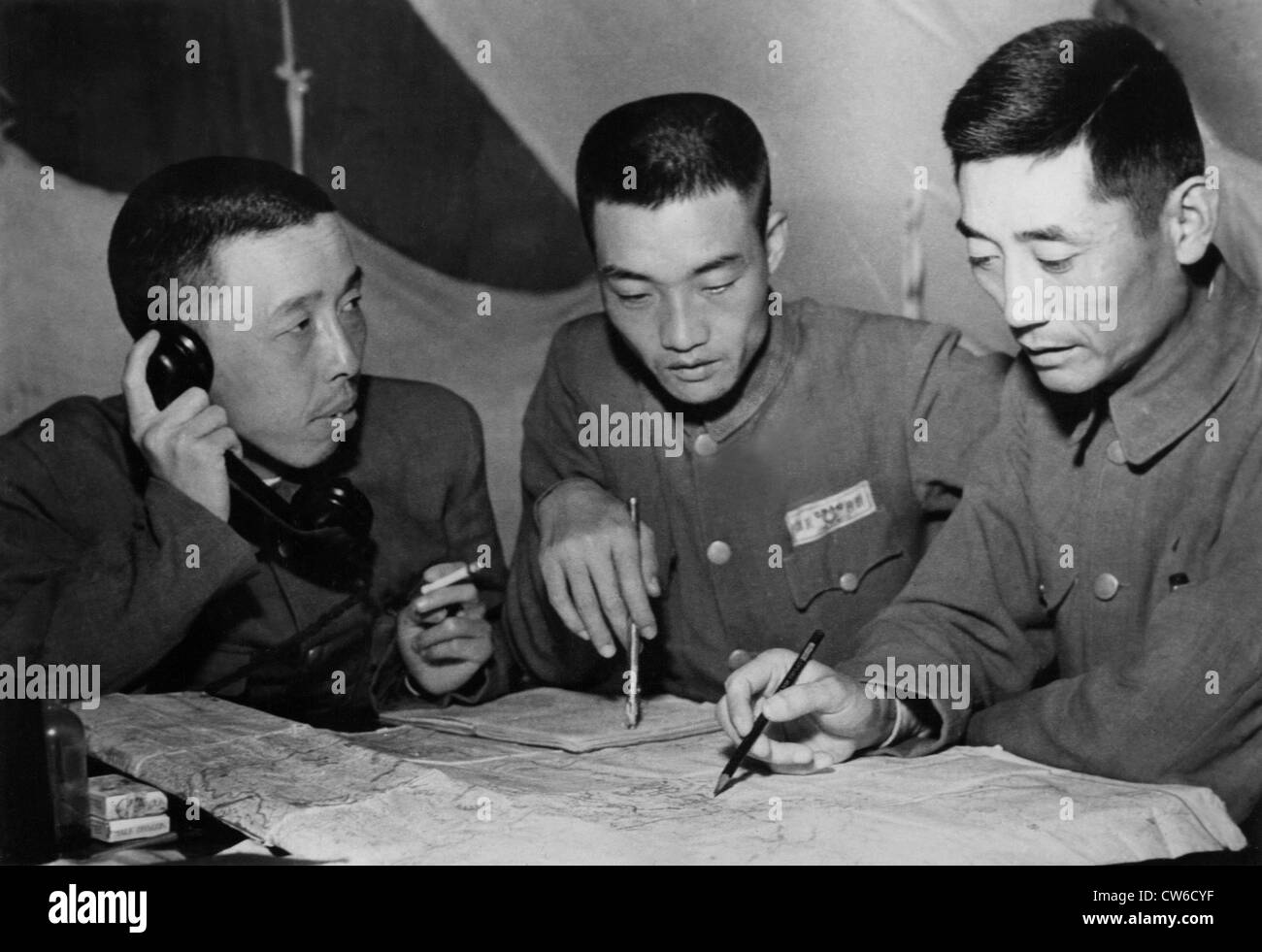 Chinese Generals discuss offensive near Tengchung (China), 1944 Stock Photo - Alamy
