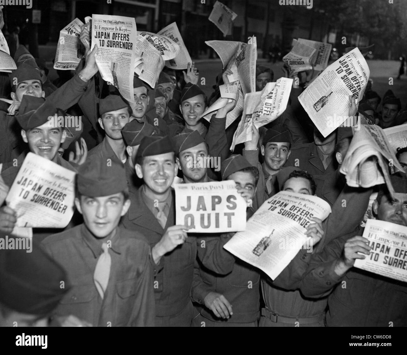 U.S. troops in Paris (France) celebrate Japan's surrender (August 10 ...