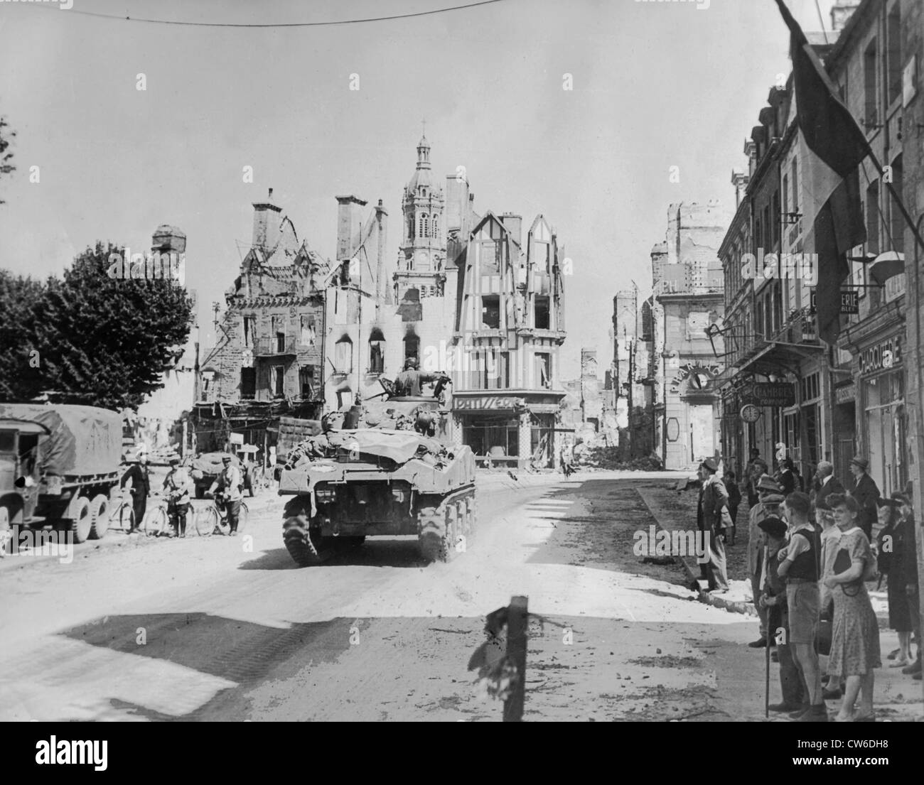 U.S. troops move through Avranches, July 31, 1944 Stock Photo - Alamy
