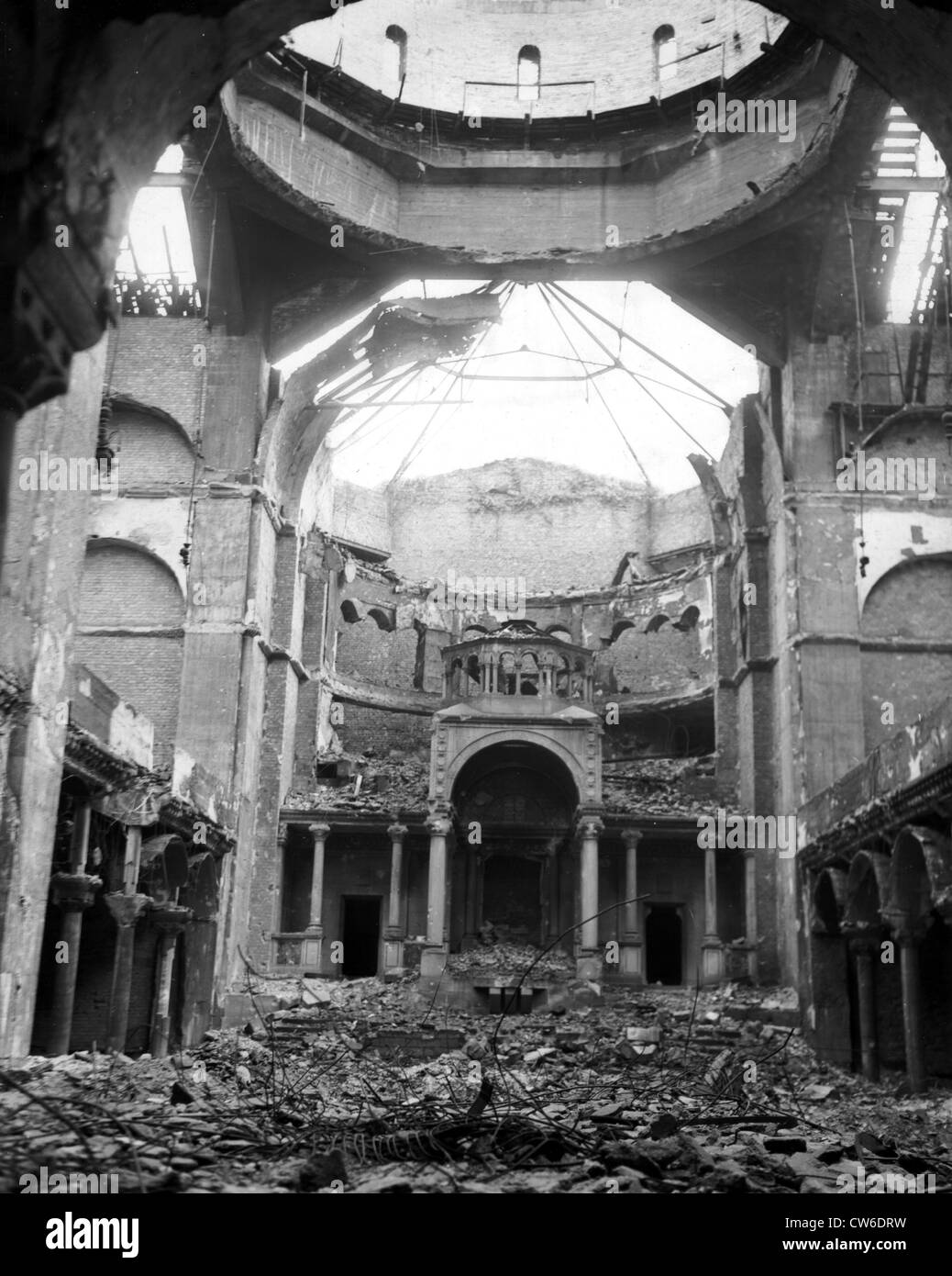 World war 2 ruins hi-res stock photography and images - Alamy