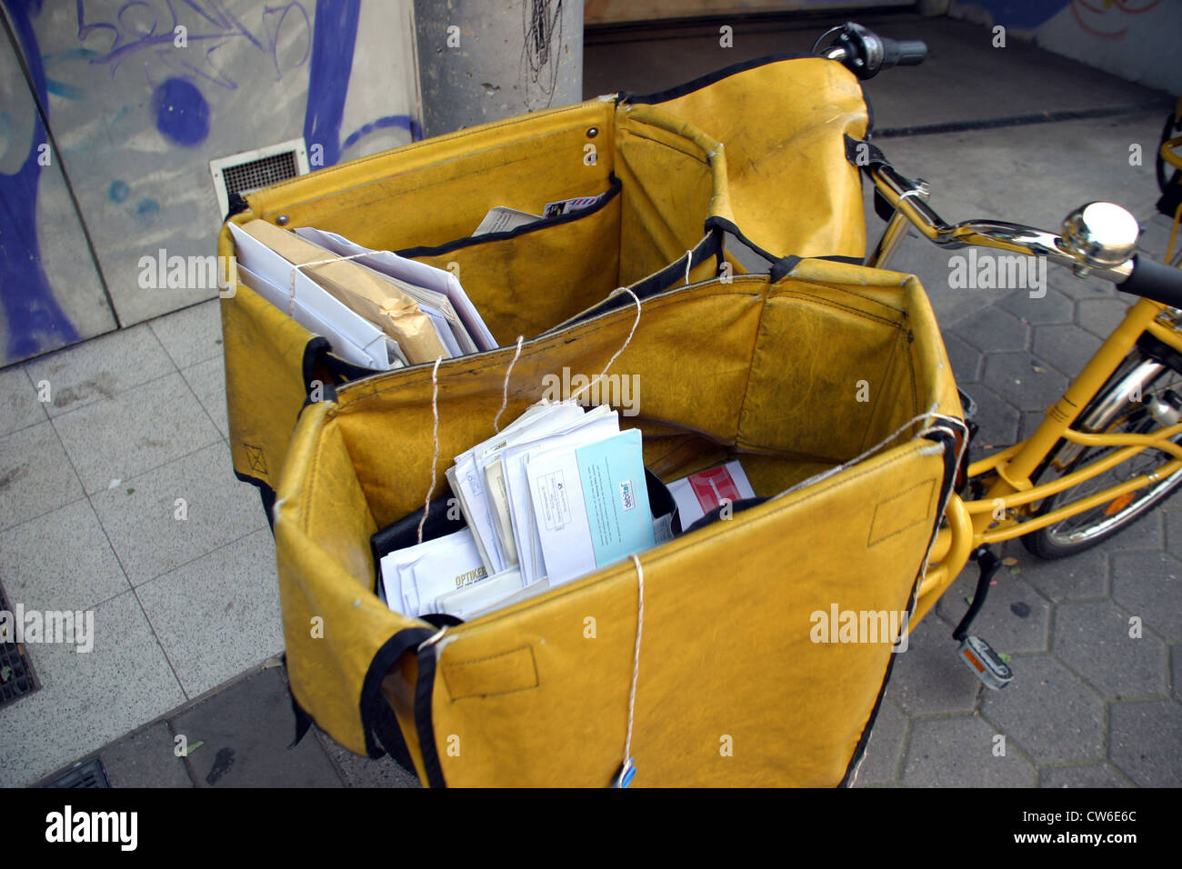 Mailing bags hi-res stock photography and images - Alamy