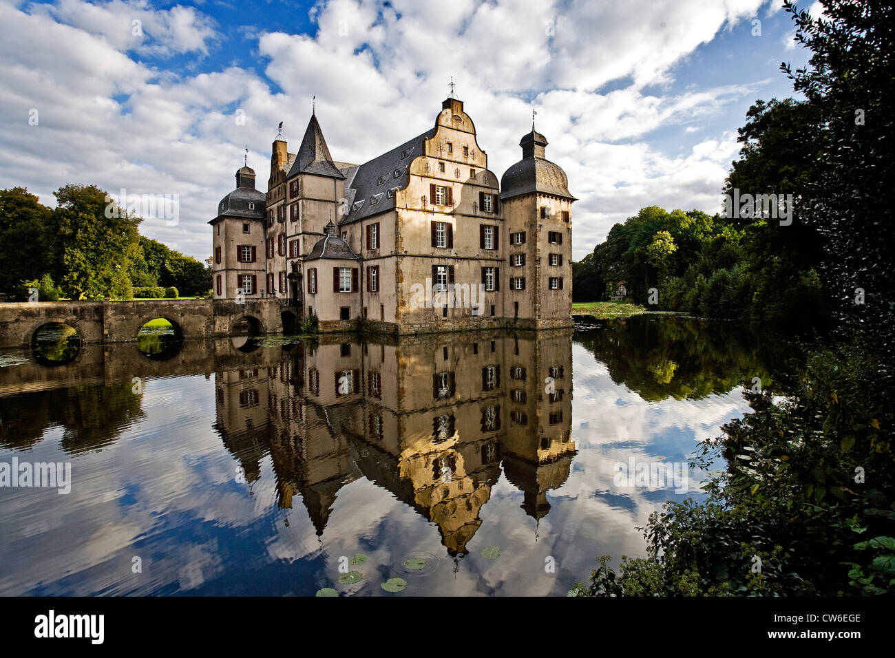 Moated castle Bodelschwingh, Germany, North Rhine-Westphalia, Ruhr Area ...