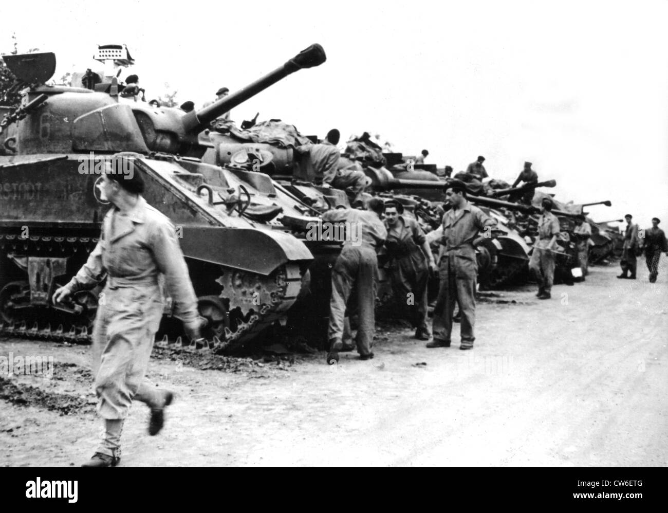 French Second Armored Division prepare to fight again in England ...