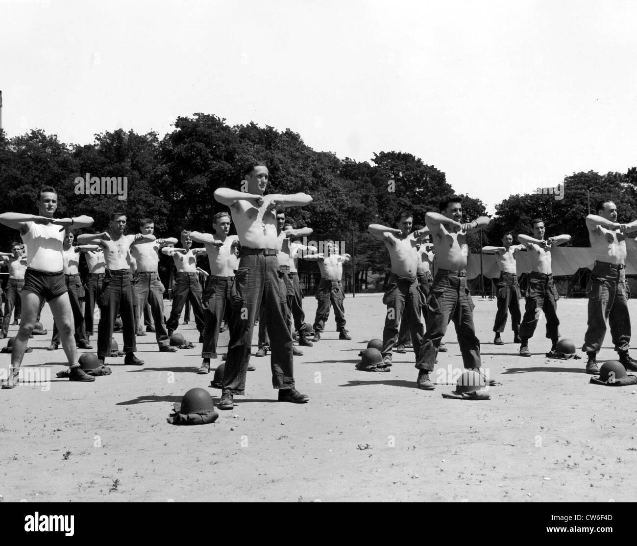 World war ii building paris hi-res stock photography and images - Alamy