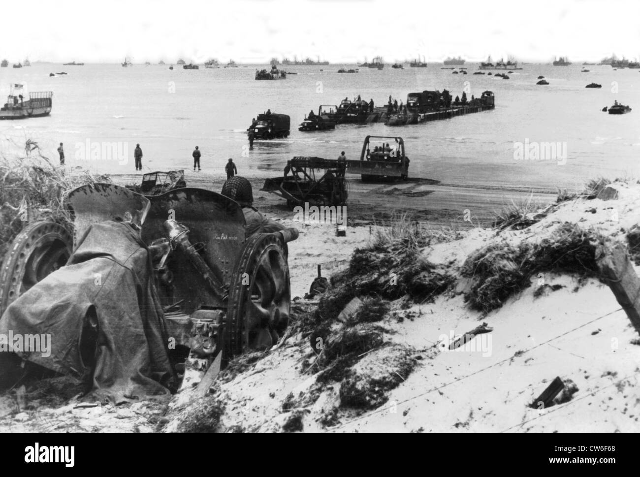 Reinforcements for the French front in Normandy, June 1944 Stock Photo ...