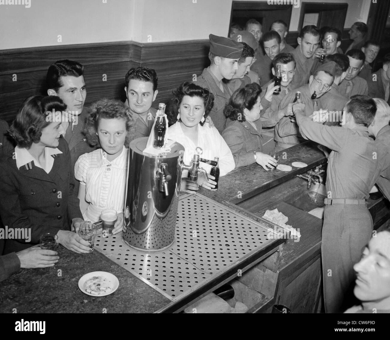 Coca cola world war ii soldiers hi-res stock photography and images - Alamy