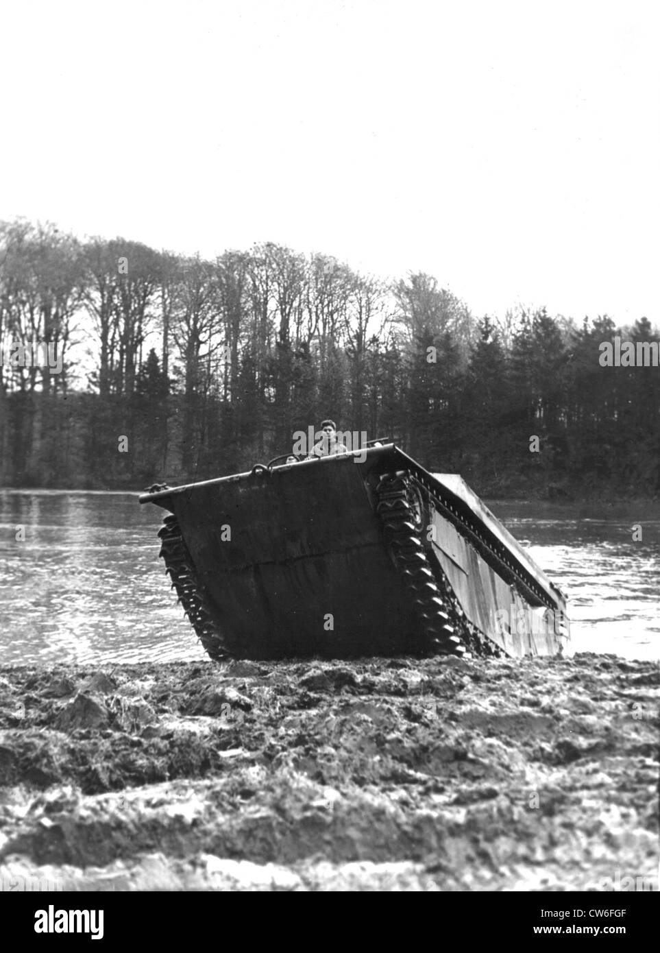 Amphibious tank hi-res stock photography and images - Alamy