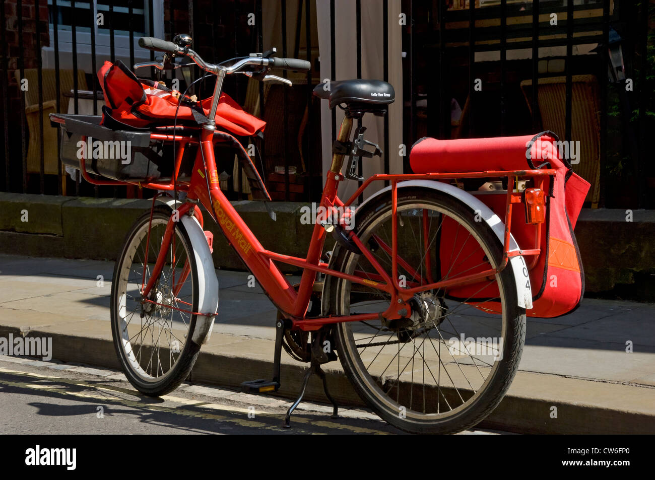 Royal mail bike hi-res stock photography and images - Alamy