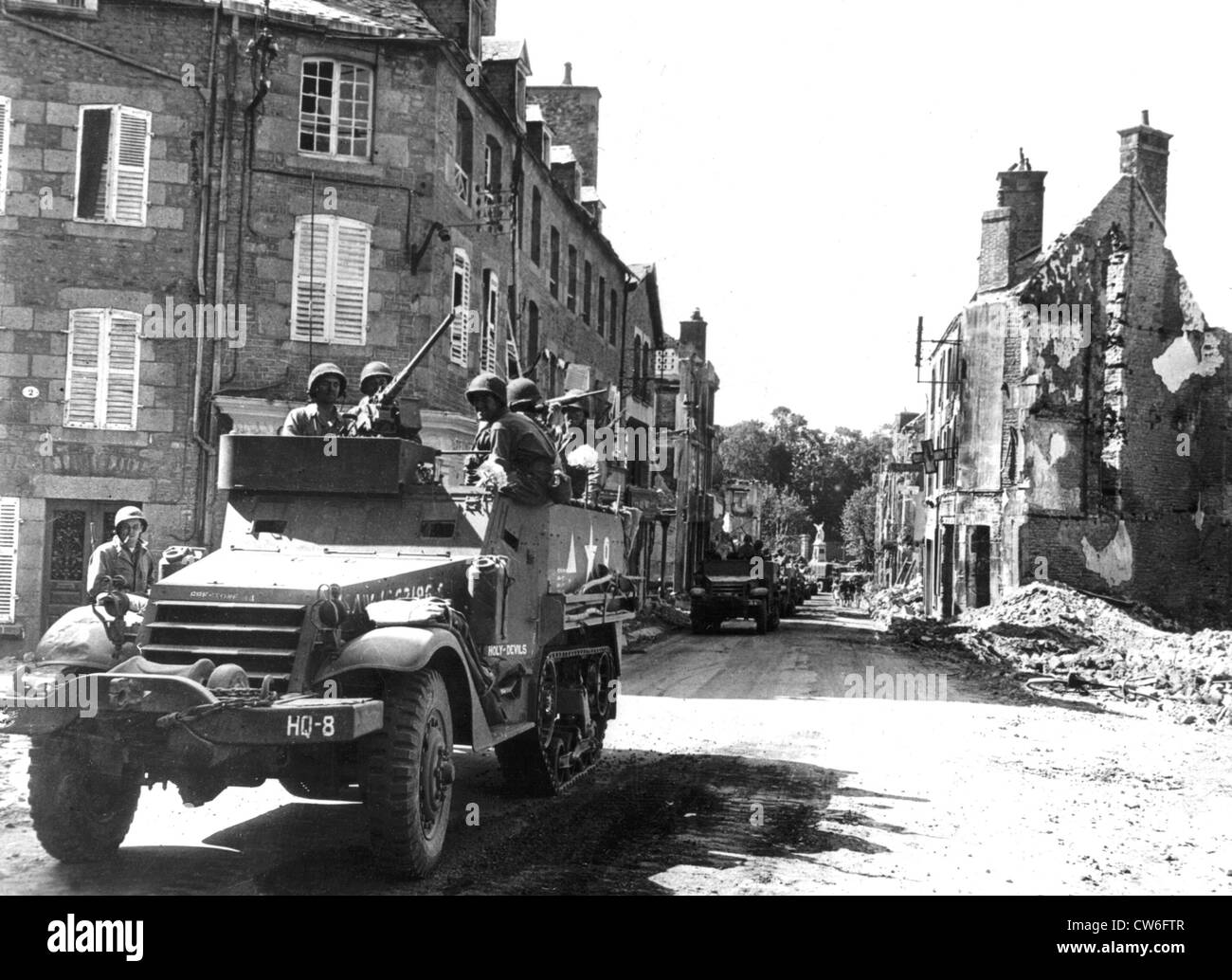 American troops move through Avranches in Normandy (France) summer 1944 ...