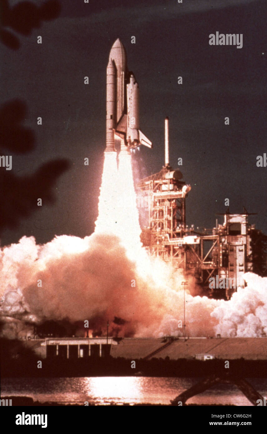 Nasa sts 1 launch hi-res stock photography and images - Alamy