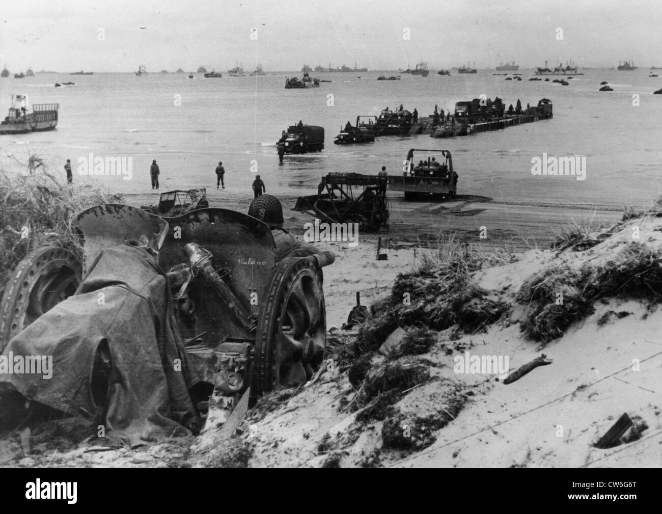 Unloading equipment on Utah Beach (June 1944 Stock Photo - Alamy