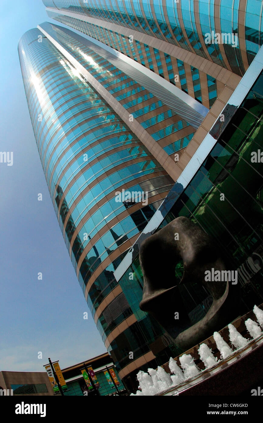 Glass cladding of high rise building hi-res stock photography and ...