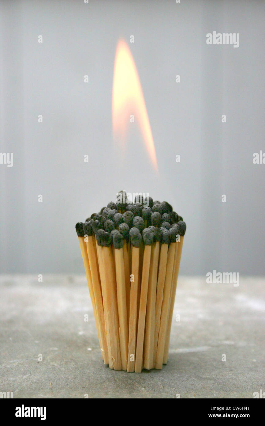 bundle of matches, burning Stock Photo - Alamy