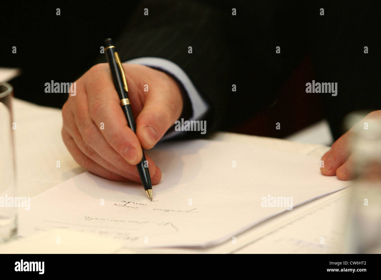 Handwritten signature pen on hi-res stock photography and images - Alamy