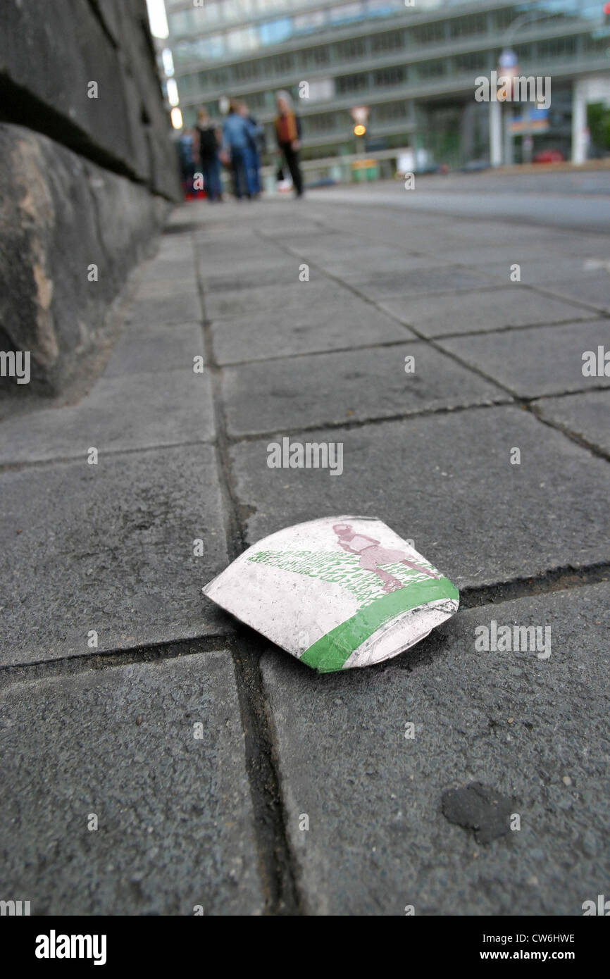 garbage on a pavement Stock Photo - Alamy