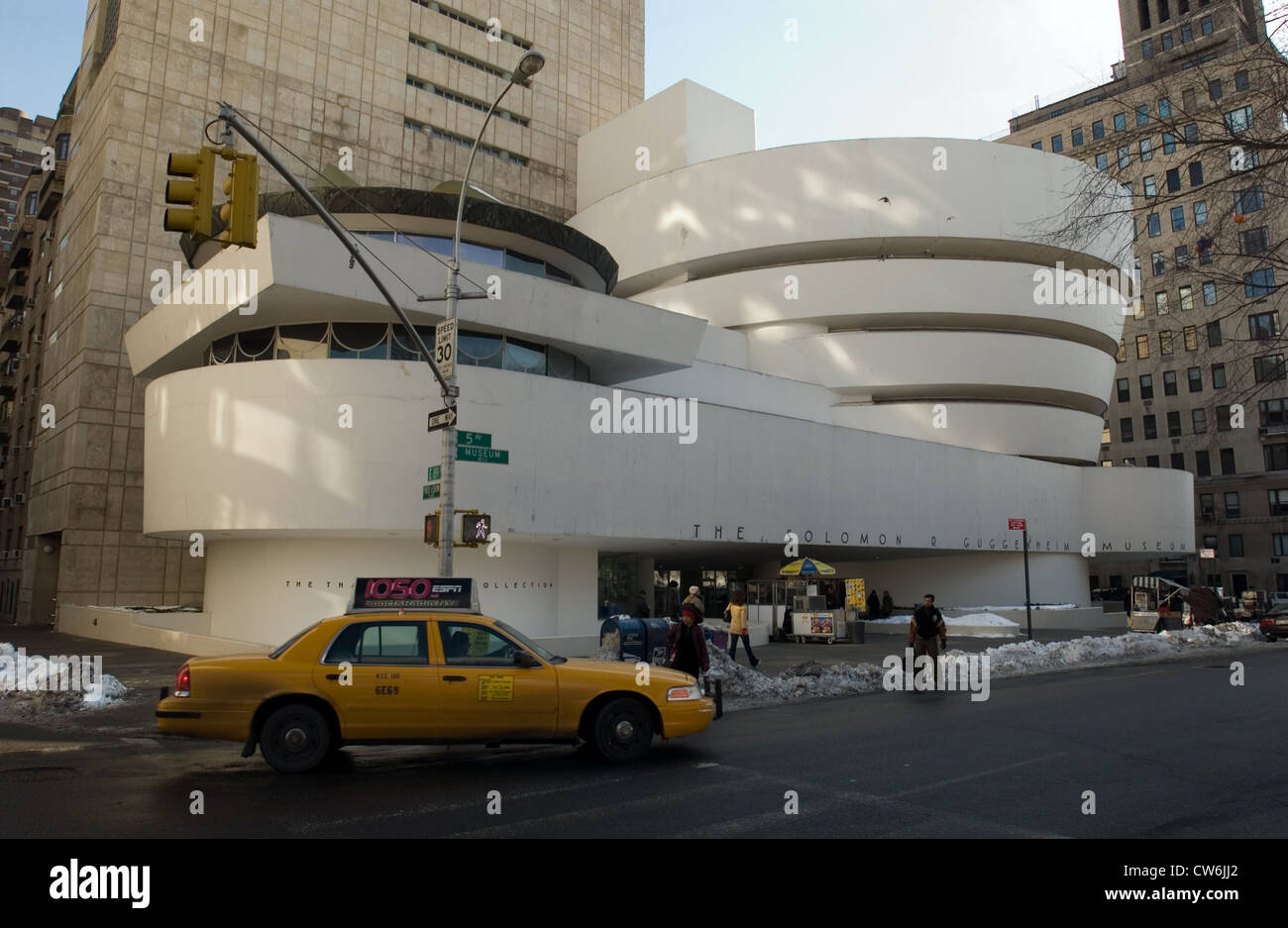 The Solomon R. Guggenheim Museum on Fifth Avenue Stock Photo - Alamy