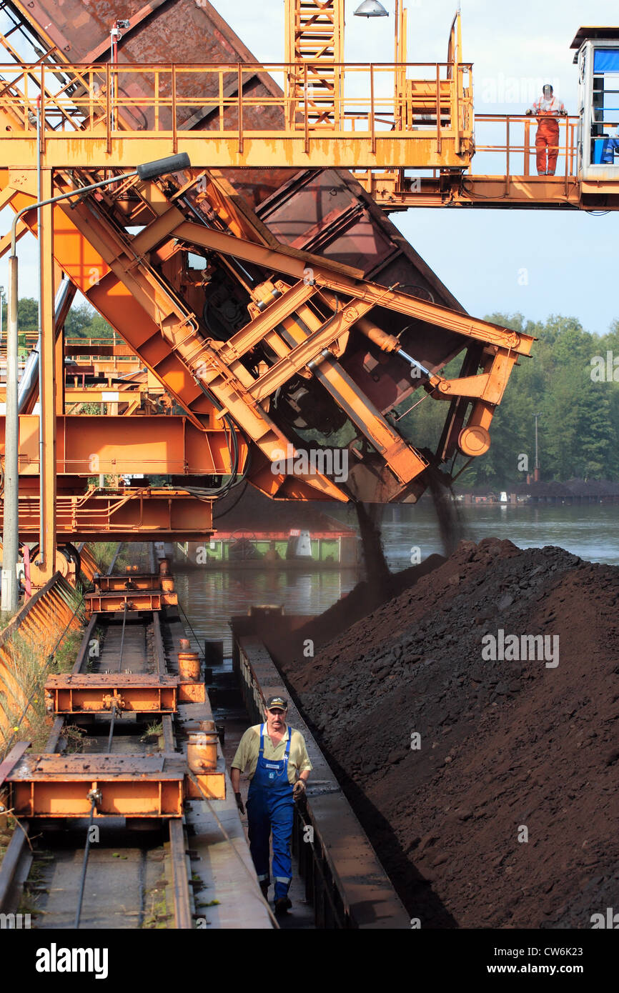 Coal loaded barges hi-res stock photography and images - Alamy