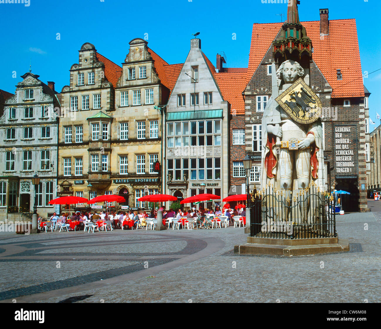 Market place for statues hi-res stock photography and images - Alamy