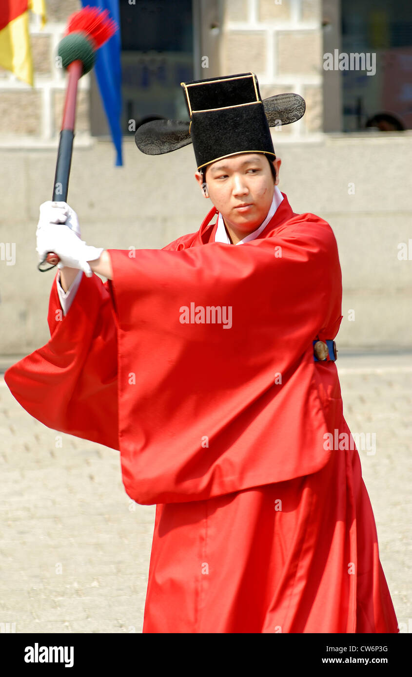 Korean Drummer in traditional costume performing during the royal guard ...