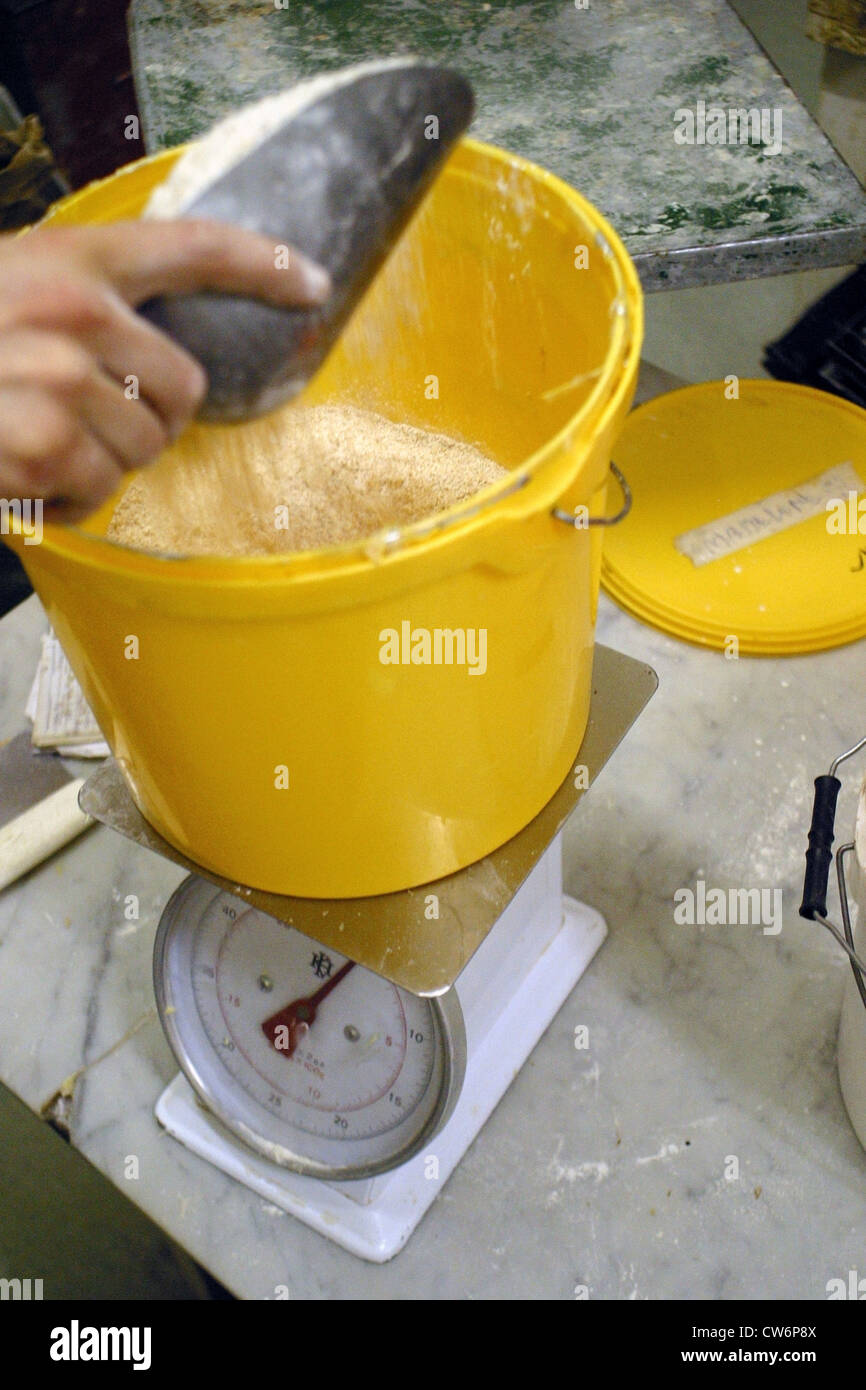 Buckets scales hi-res stock photography and images - Alamy