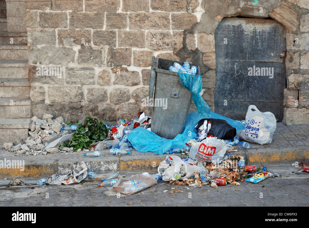 Overfilled dustbin hi-res stock photography and images - Alamy