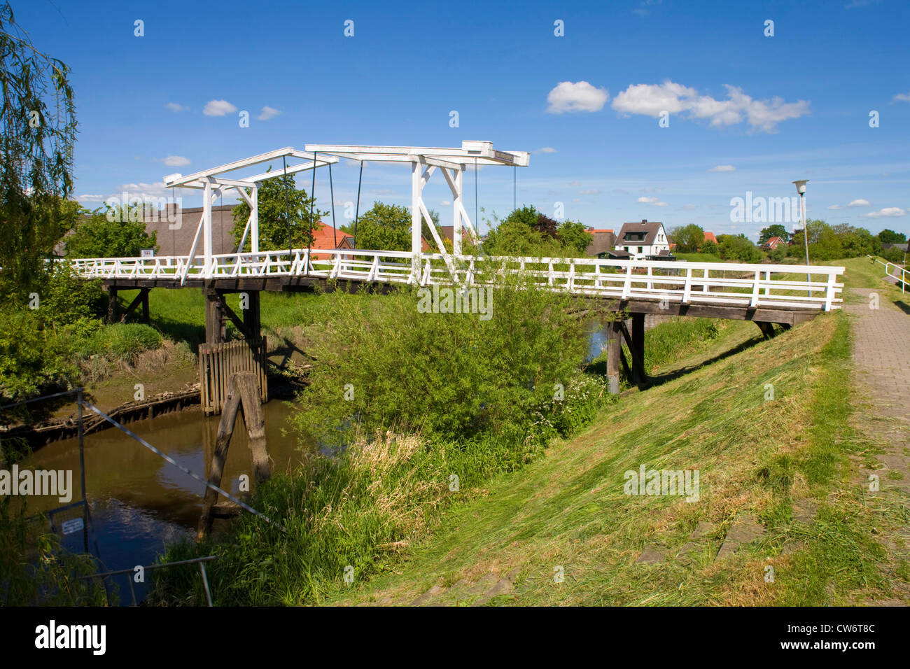 wooden bascule bridge 'Hogendiekbruecke' at Steinkirchen, Germany ...