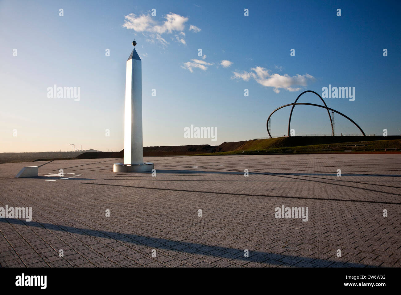 Long shadows on sundial hi-res stock photography and images - Alamy