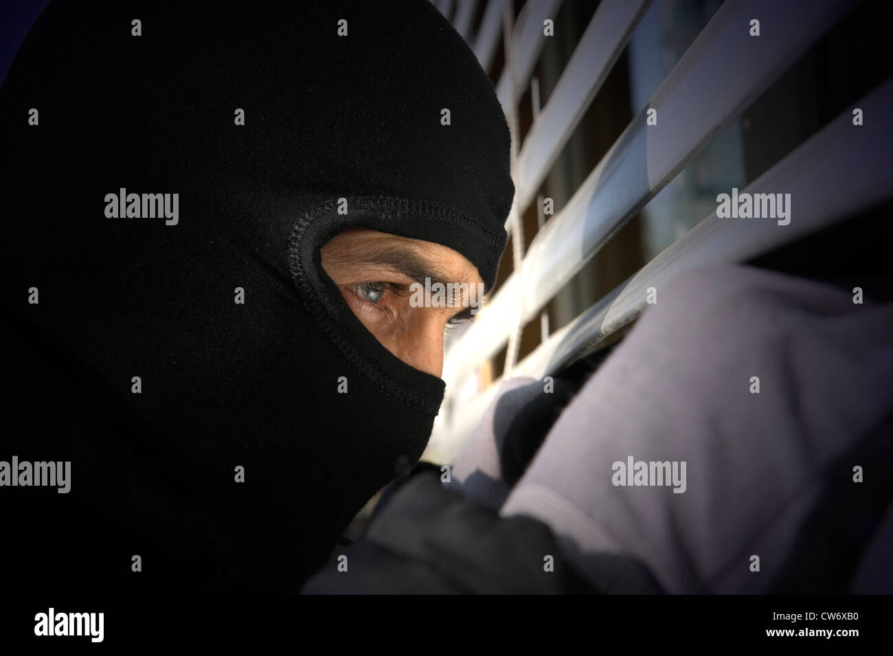 House break ins hi-res stock photography and images - Alamy