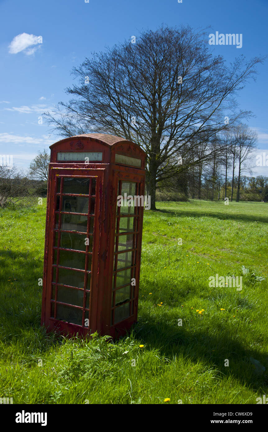 Rural village phone box hi-res stock photography and images - Alamy