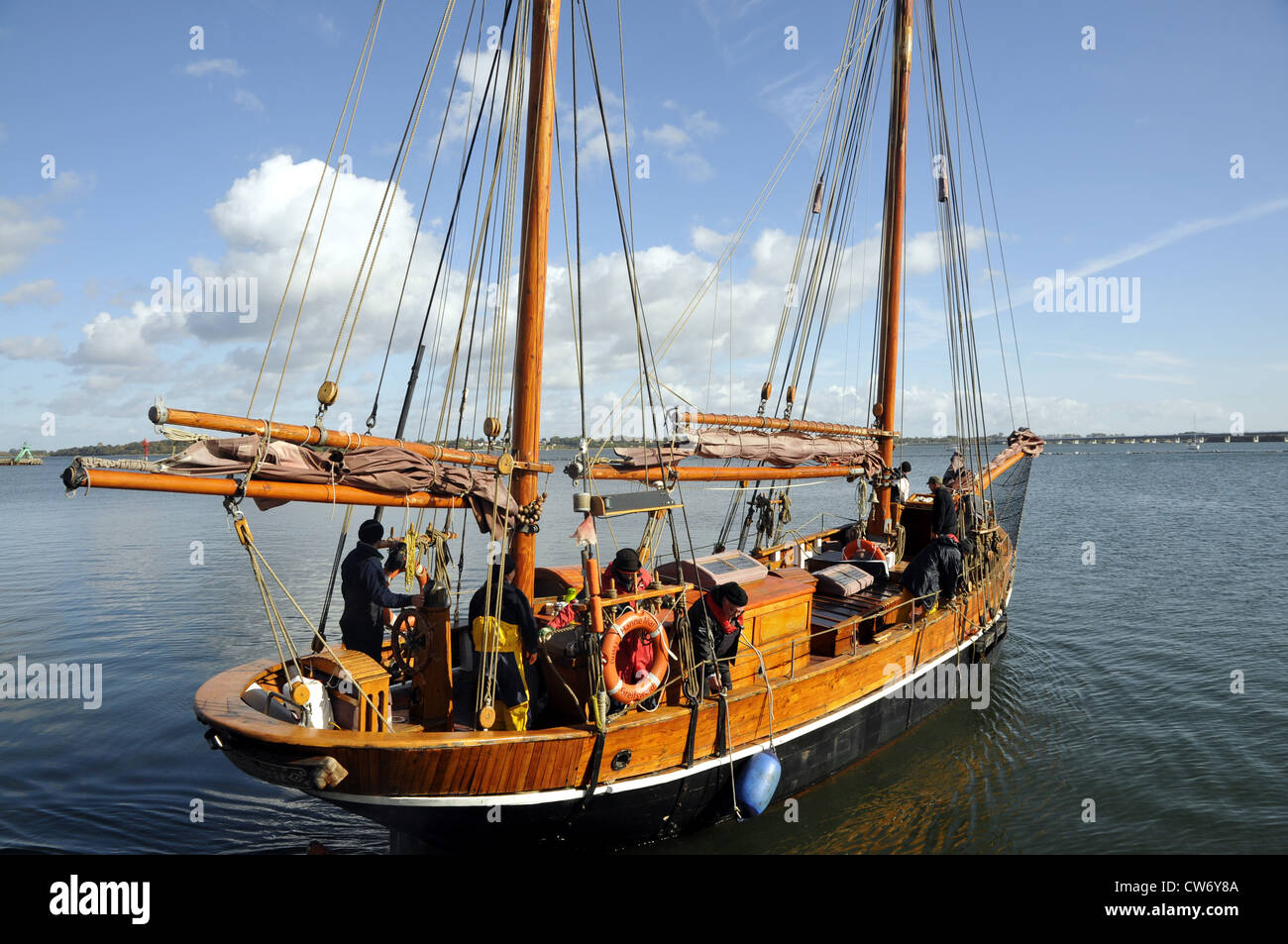Old sailing boat hi-res stock photography and images - Alamy
