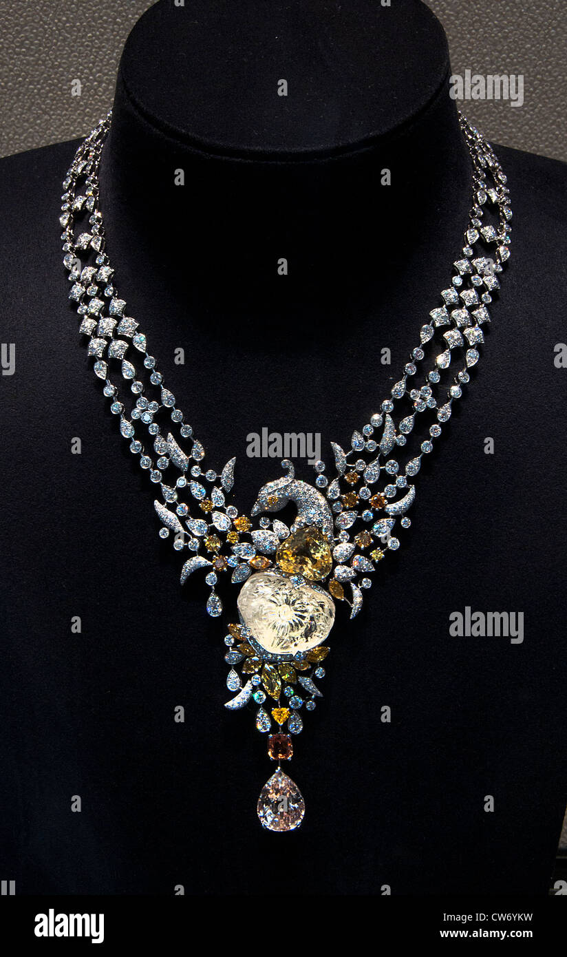 Cartier Jeweler Jewel New York City Manhattan Stock Photo - Alamy