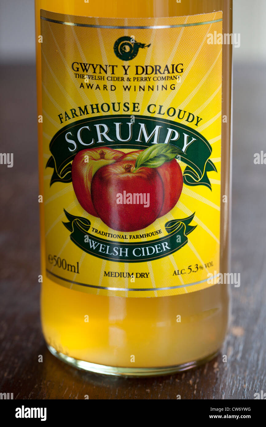 Farmhouse Cloudy Scrumpy Welsh Cider Stock Photo - Alamy