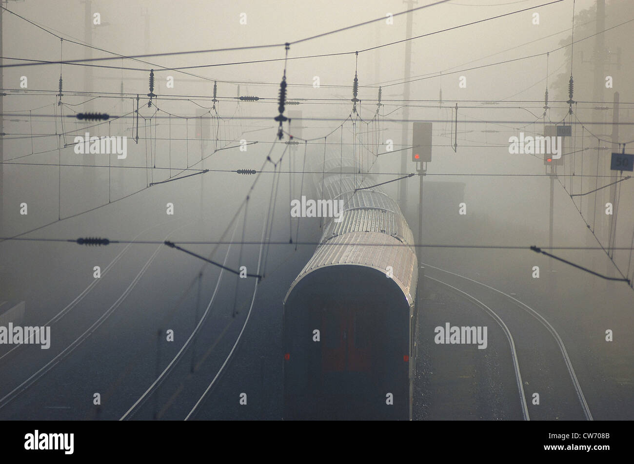 Overhaed railway hi-res stock photography and images - Alamy