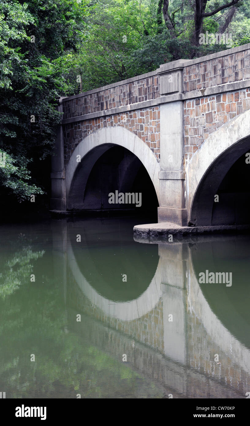 Semi circle arch bridge hi-res stock photography and images - Alamy