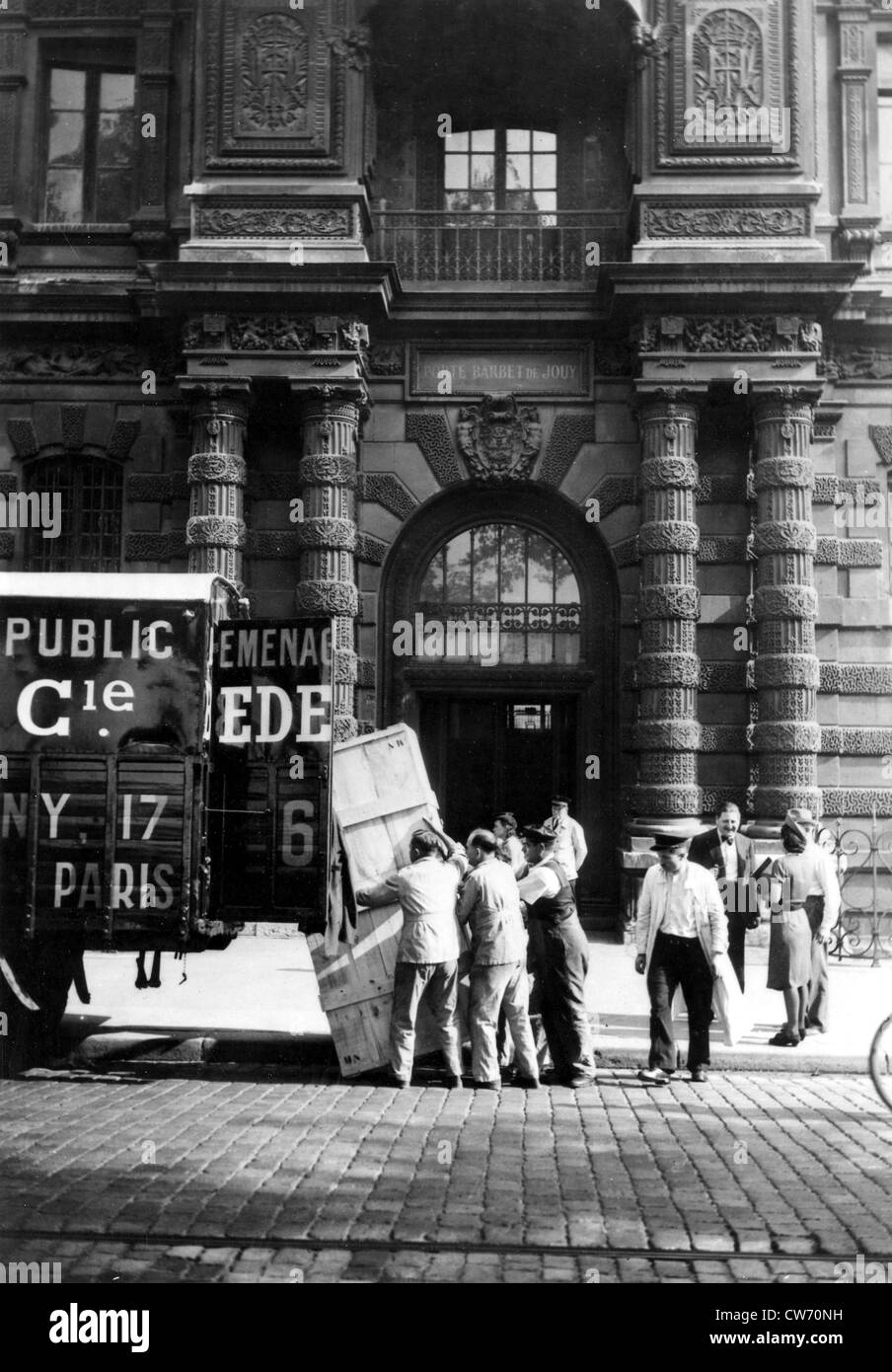 August 1939. The works of art of the Louvre are put into safe keeping ...