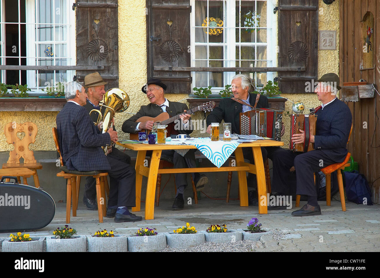 regulars' table of a band of older musicians in front of a tavern Stock ...