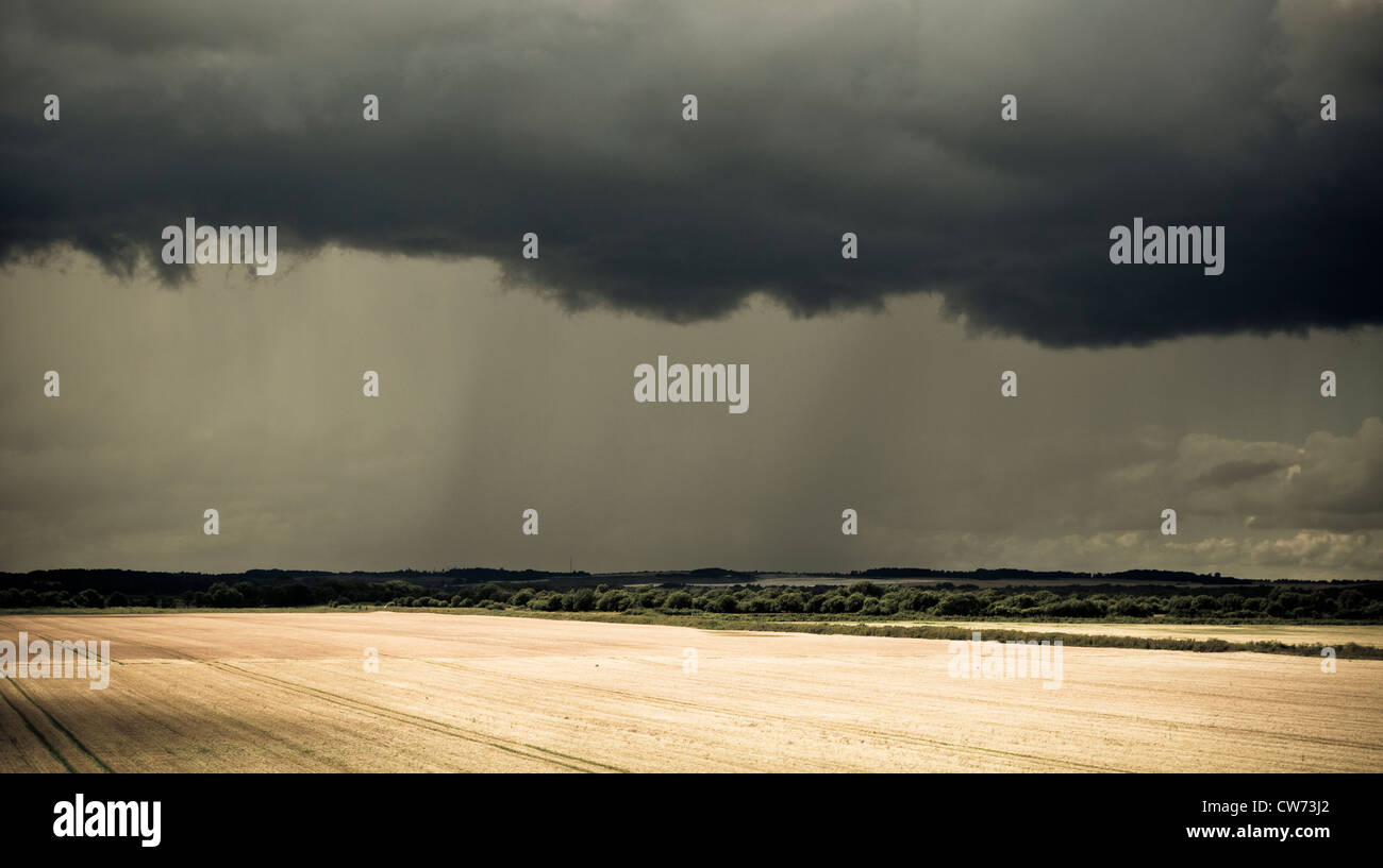 Clouds and heavy rain approaching Stock Photo - Alamy