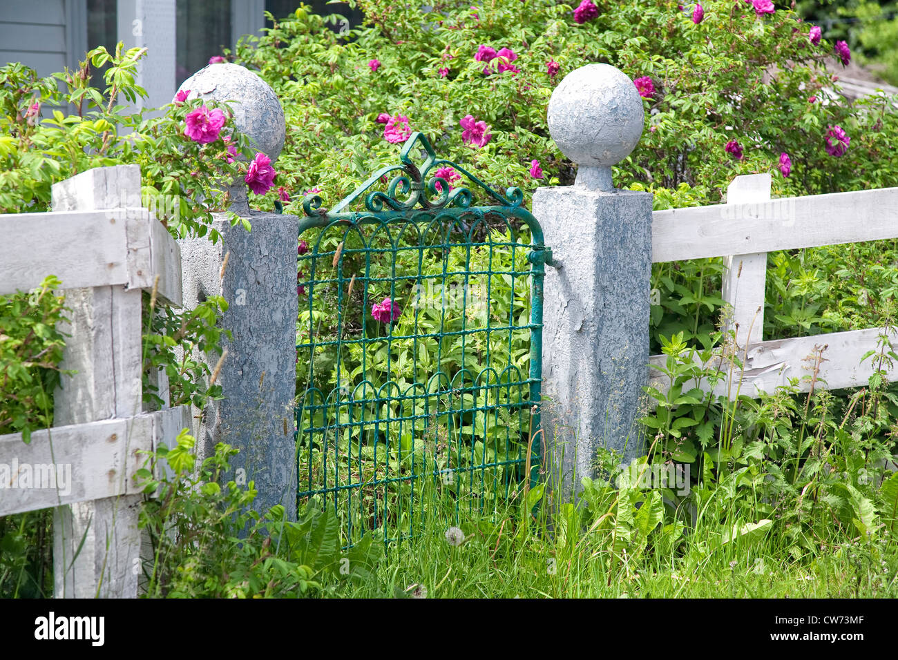 Old fashioned gate hi-res stock photography and images - Alamy