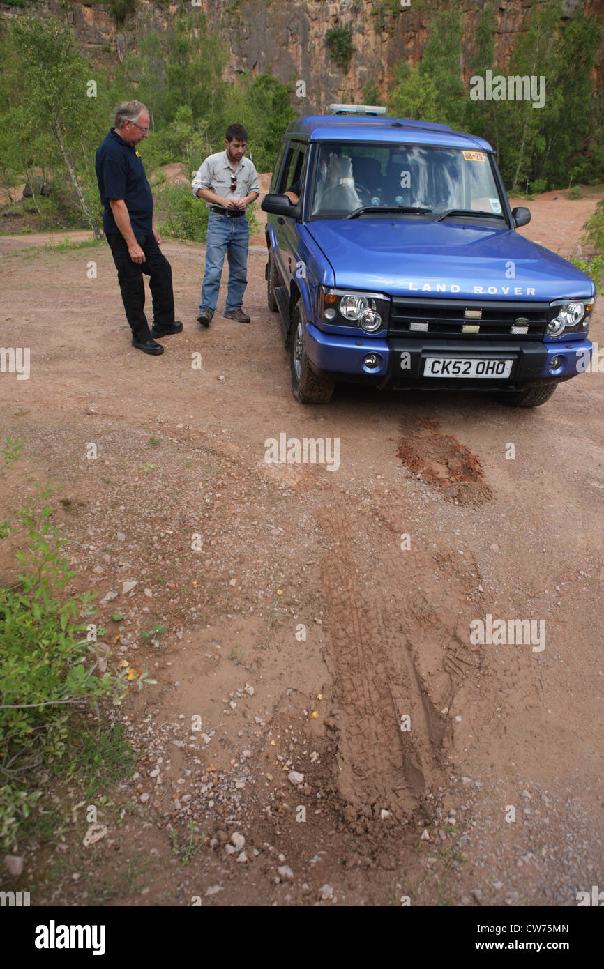 Volunteers from Gloucestershire & Worcester 4x4 Response receive a ...