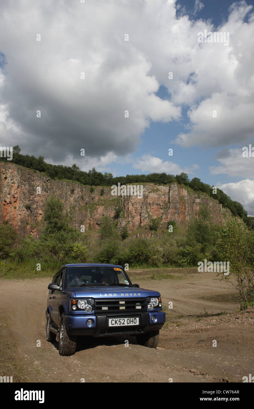 Volunteers from Gloucestershire & Worcester 4x4 Response receive a ...
