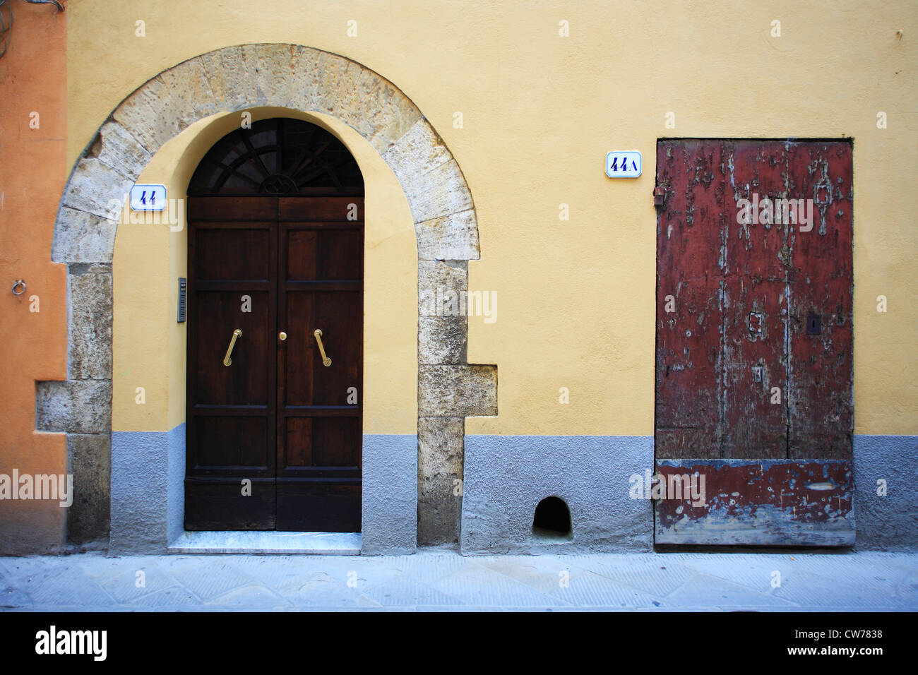 Wooden door of italian stone house hi-res stock photography and images ...