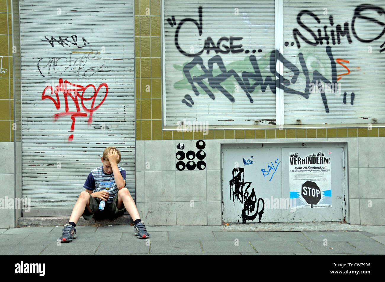 Graffiti on store front hi-res stock photography and images - Alamy