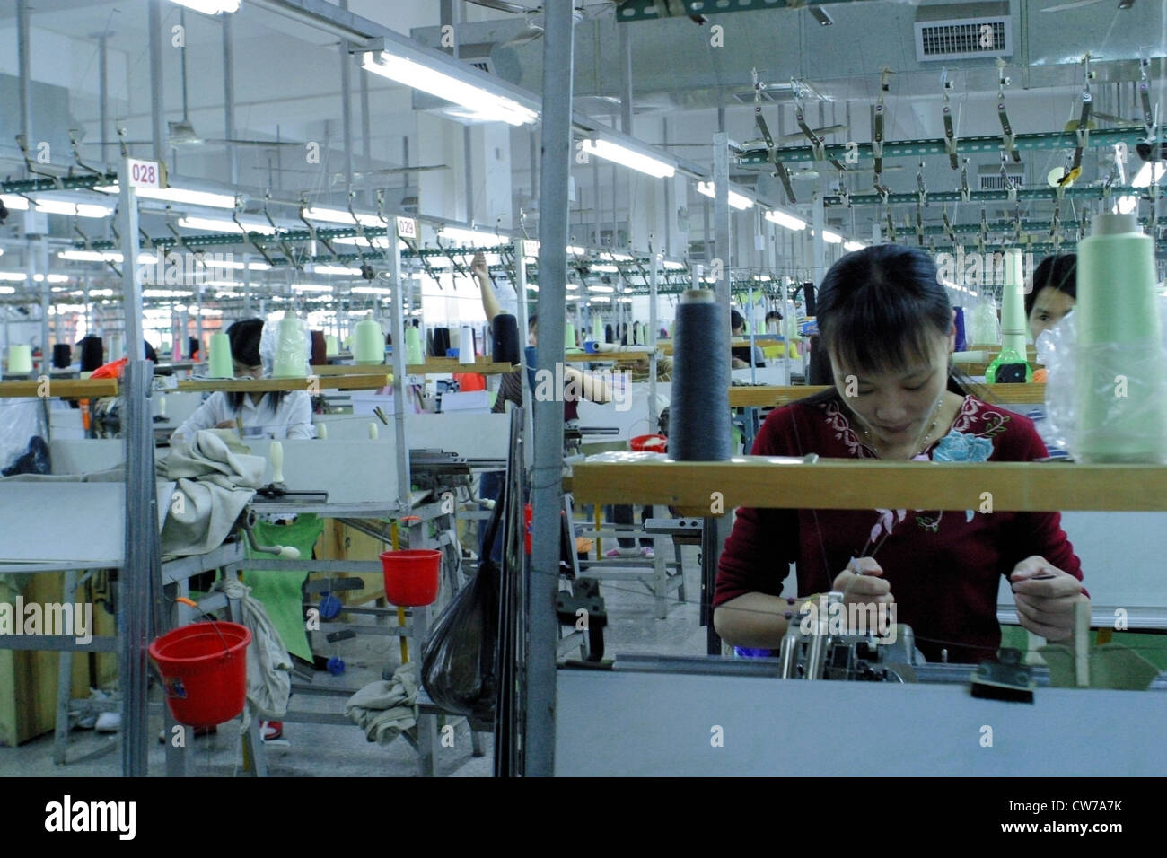 Female textile mill workers hi-res stock photography and images - Alamy