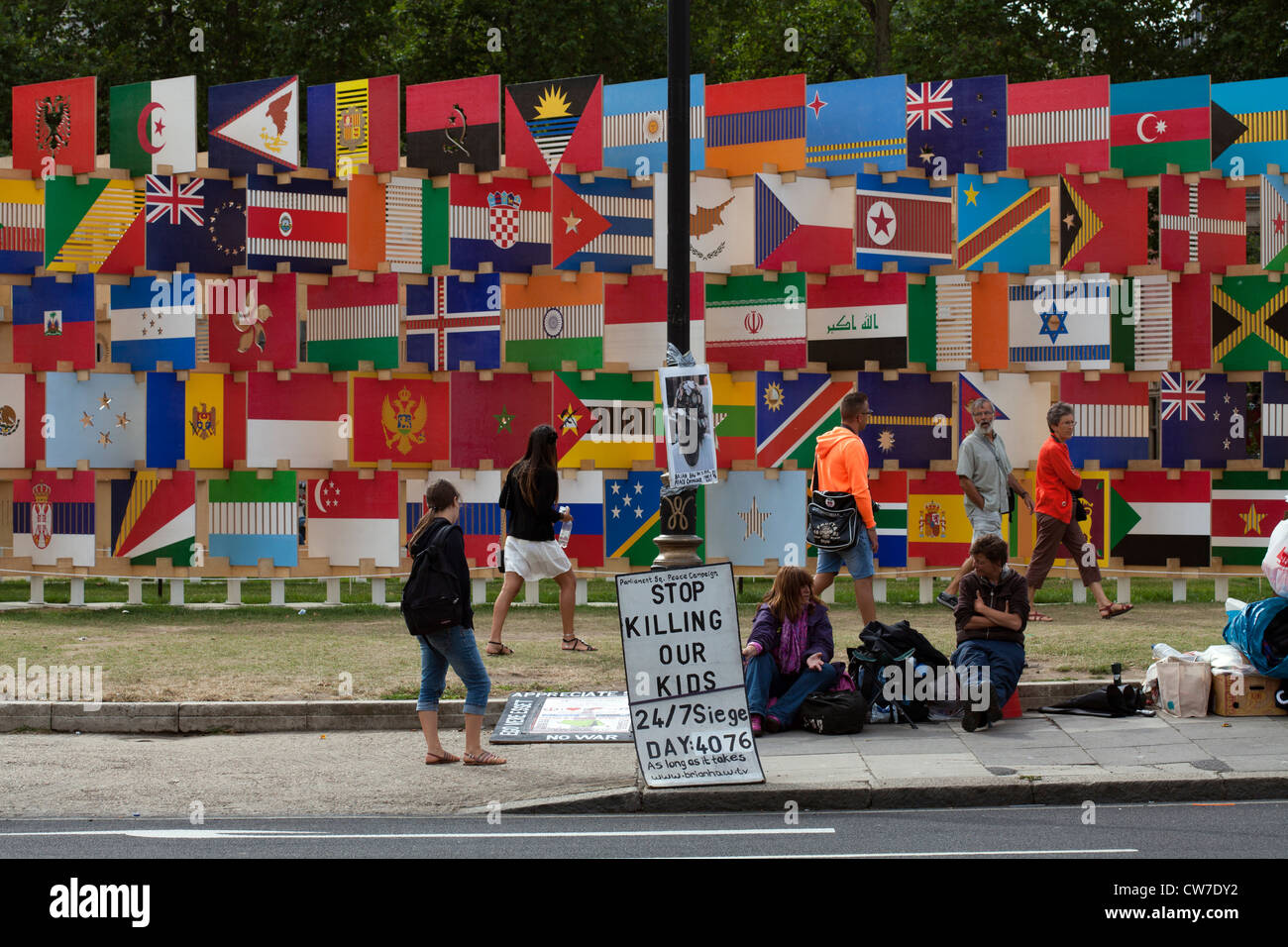 Parliament square peace campaign hi-res stock photography and images ...