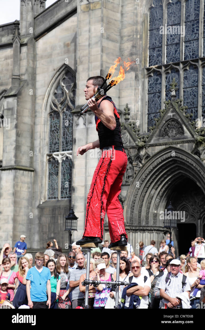 Spectators watching a street performance at the Edinburgh Festival ...