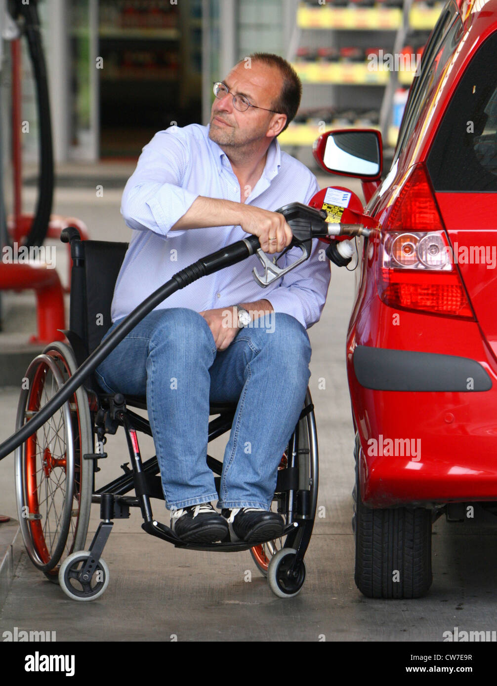 He faces life in a wheelchair hi-res stock photography and images - Alamy