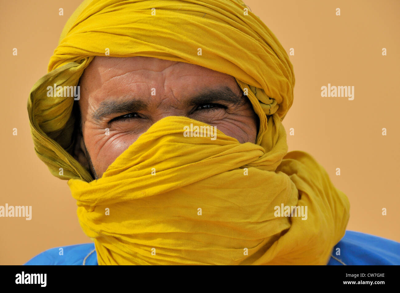 berber with traditional tagelmust, portrait, Morocco, Erg Chebbi ...