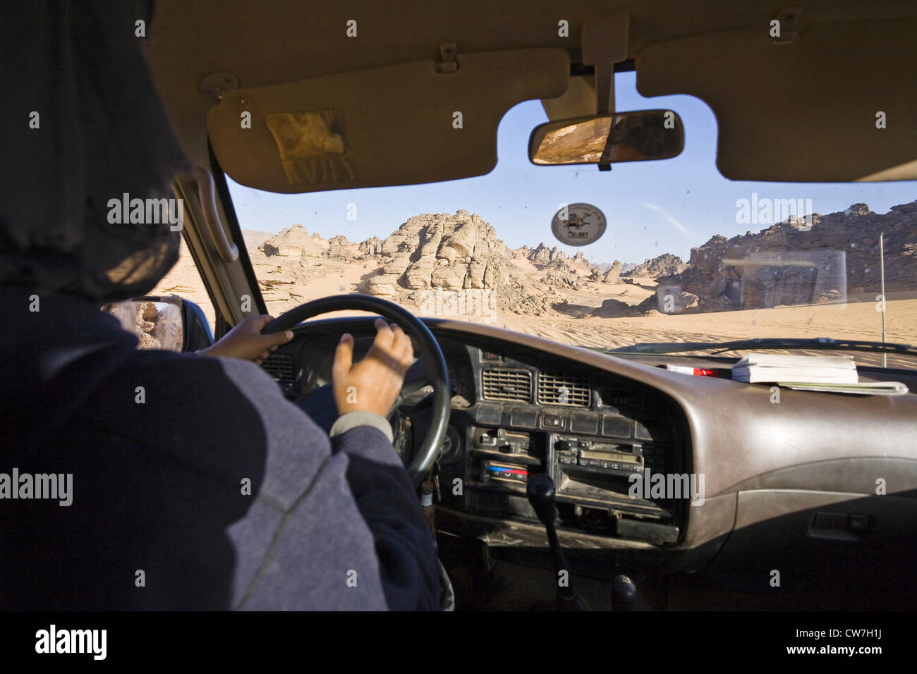 Car in libyan desert libya hi-res stock photography and images - Alamy